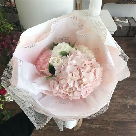 화이트데이 그녀가좋아하는 수국과 화이트꽃들을 넣은 부케를💕 수국꽃다발 수국부케 아내에게 꽃선물 꽃배달