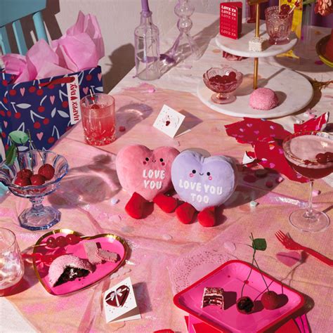 Valentines Day Party Ideas Setup Sips Snacks And More Hallmark