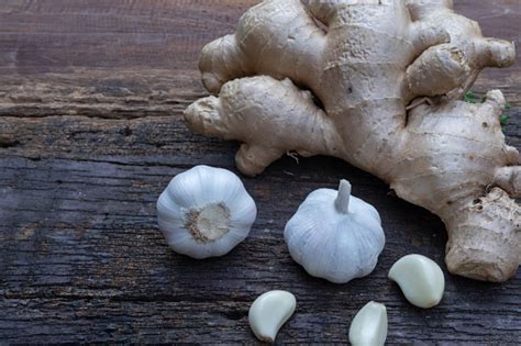 허브 야채 성분 신선한 마늘과 생강 오래 된 나무 테이블 요리 준비 개념 복사 공간에 대 한 평면도 가득 찬에 대한 스톡 사진 및 기타 이미지 Istock