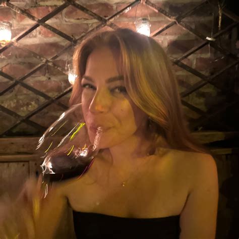 Danielle Hendrickss Amazon Page