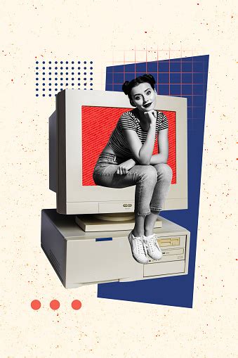복합 트렌드 아트 워크 3d 스케치 이미지 사진 콜라주 젊은 여자가 앉아있는 거대한 구식 컴퓨터 모니터 작업 공간 사무실 관리자 나타납니다 20 24세에 대한 스톡 사진 및