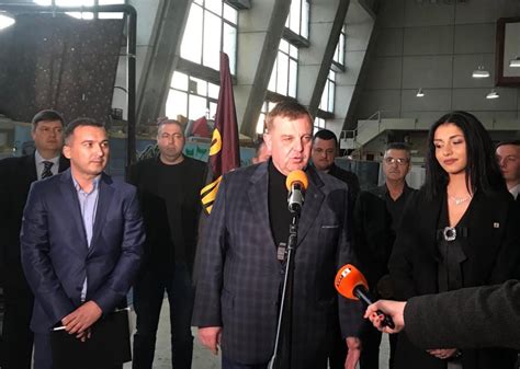 Красимир Каракачанов Нашите приоритети са доходи семейство сигурност Информационна агенция ПИК