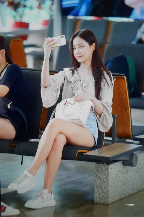 Pin By Oof On Yeonwoo V Pretty Korean Girls Kpop Girls Korean Girl