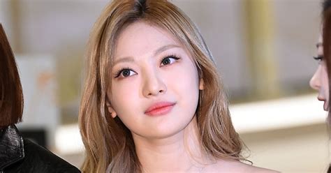 에스파 닝닝 과감한 오프숄더 드레스[엑s Hd포토]