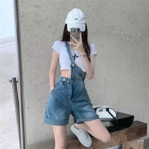 Lucky Stars 🎈กางเกงยีนส์สายเอี๊ยมขาสี่ส่วนเอวสูง ขากระบอกใหญ่ วินเทจ ทรงสวย ใส่ได้3แบบ รุ่นใหม่