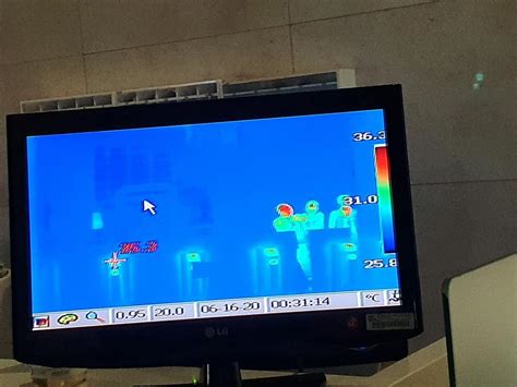 Woosung Jung 지난번에 녹화 마치고 작가님들이랑 나오는 길에 찍힌 열화상