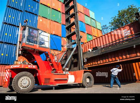 Workers At Container Terminal Hi Res Stock Photography And Images Alamy