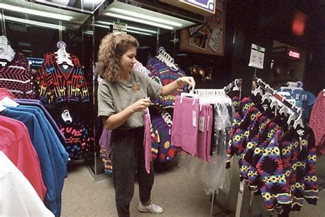 66 Glorious Pictures Showcasing American Malls In The 80s Artofit