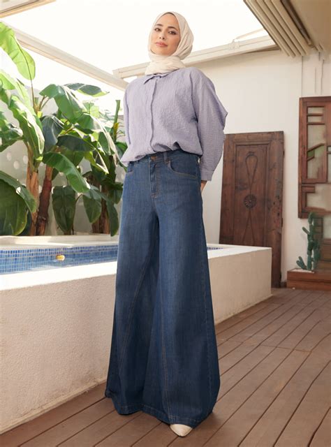 أزرق غامق بنطال