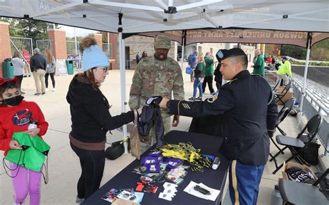 Army Offers Recruits Guaranteed First Assignments At Select Bases Stars And Stripes