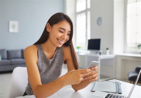 13 Texting Habits Of A Guy Who Likes You