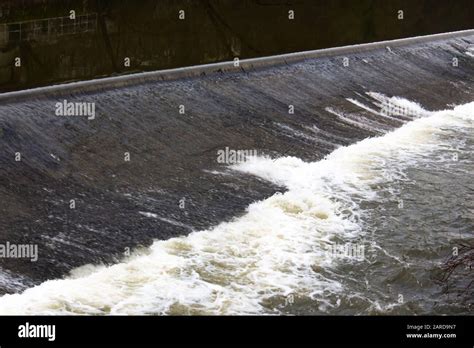 Overflow Weir Dam Hi Res Stock Photography And Images Alamy