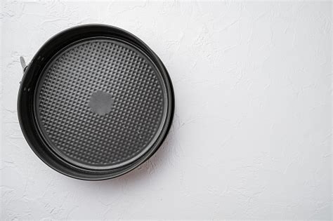 텍스트 또는 음식을위한 복사 공간이있는 금속 빈 베이킹 트레이 텍스트 또는 음식을위한 복사 공간 상단 보기 플랫 레이 흰색 돌 테이블 배경 공란에 대한 스톡 사진 및 기타