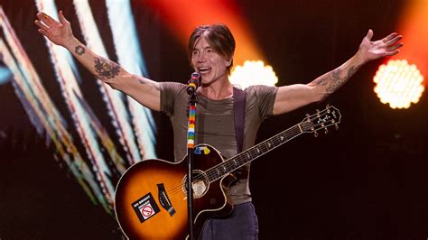 90s Band Cancels Concerts After Lead Singer Hospitalized With
