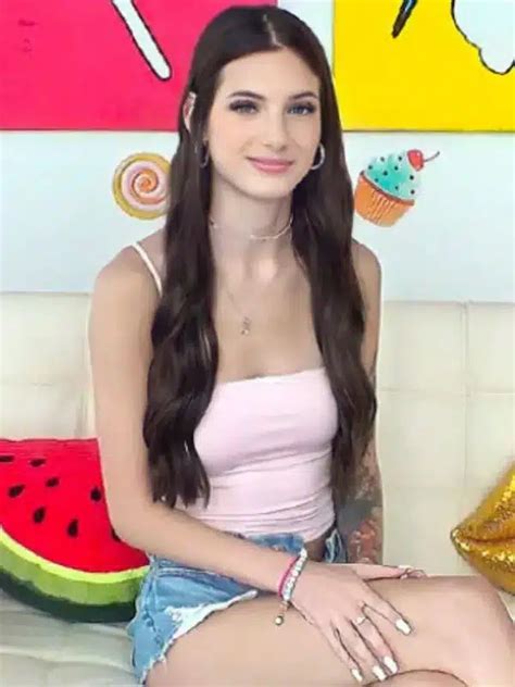 Zoe Neli Wiki Bio Age Height Weight Net Worth