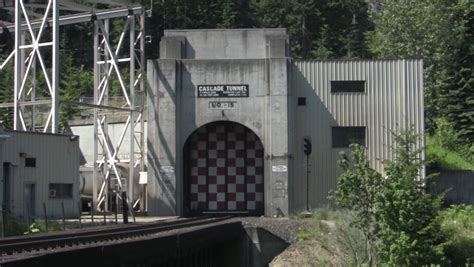 The Cascade Tunnel Railfan Guide