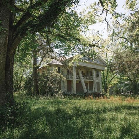 14 Abandoned Mansions With Chilling Backstories Wxspzz