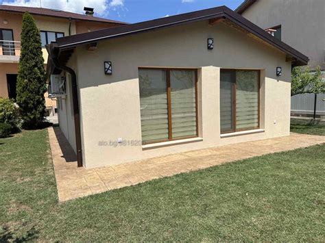 Къща в квартал Требич Етаж от къща 61 кв м Обзаведена Къщи под наем Требич София Обзав