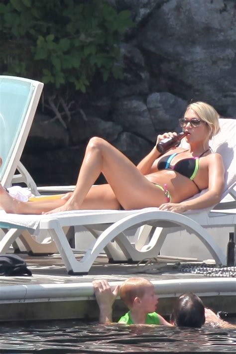 Carrie Underwood Bikini Photos Singers Swimsuit Pics Life And Style