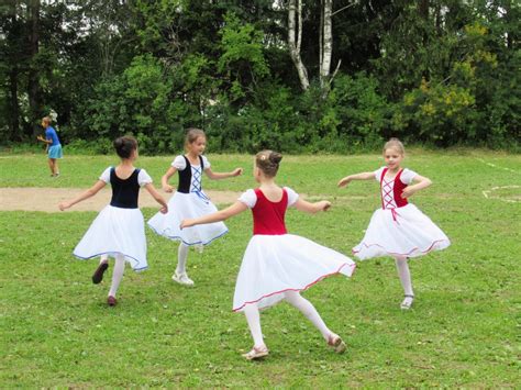 Dance Performance At Green Grass