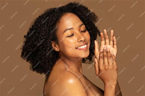 Premium Photo Sensual Topless Gorgeous Pretty Black Woman On Brown