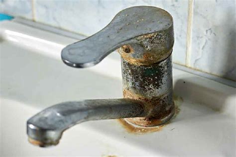 Stain Removing Hacks How To Remove Rust Stains From From Taps In A Few Minutes Dgtl Anandabazar