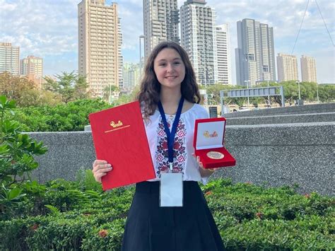 Школярка з Черкас виборола медаль на міжнародній виставці Читайте на Ukr Net