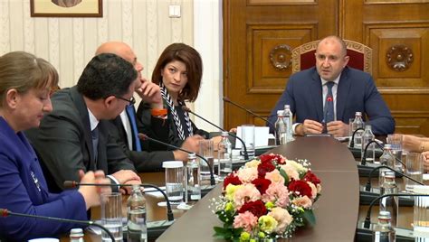 ГОРЕЩО В ПИК Tv Радев смъмри ГЕРБ за оръжието за Украйна ОБНОВЕНА ВИДЕО Информационна