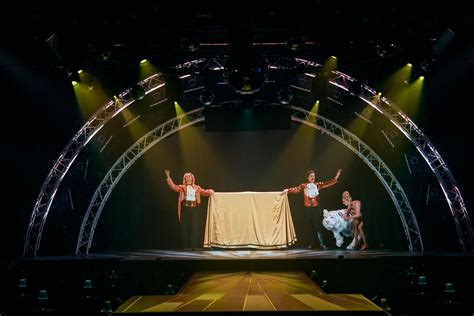 Review Siegfried And Roy The Unauthorised Opera Wharf 1 Theatre