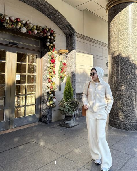 제이마인jmine I 여성의류 I 자체제작 L 고급 오피스룩 클래식룩 L 3040대 Fw시즌마다 리바이벌되는 시그니처 울캐시 터틀 니트💜 버터페일퍼플네이비