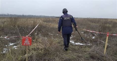МВС повідомило скільки часу може зайняти повне розмінування України