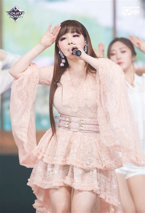 박봄