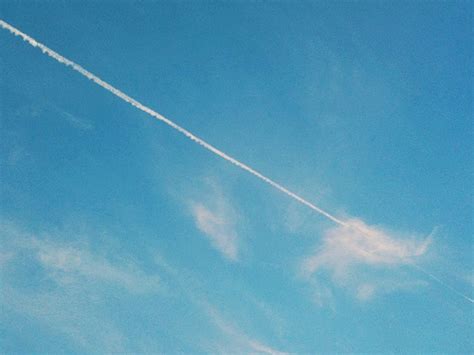 웨더 Inside 웨더 Inside 비행기 지나고 나면 생기는 발자국 비행운