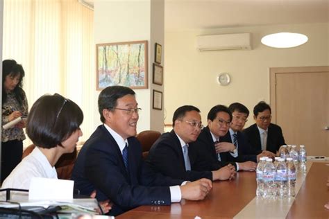 Перник се сроди с 5 милонен град житницата на Китай Кметът Вяра Церовска ги закара китайците на