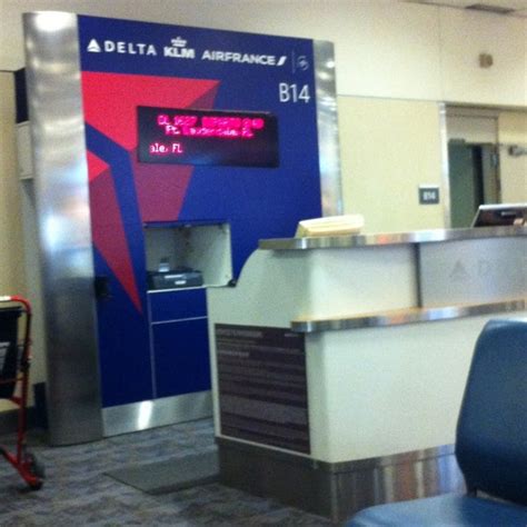 Gate B14 Airport Gate