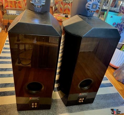 Jbl Synthesis Array Speakers Photo Us Audio Mart