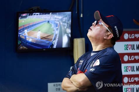 김태형 데려오면 기적 난다롯데 팬들 환상에서 벗어나 현실을 봐야 두산 시절과 모든 게 달라