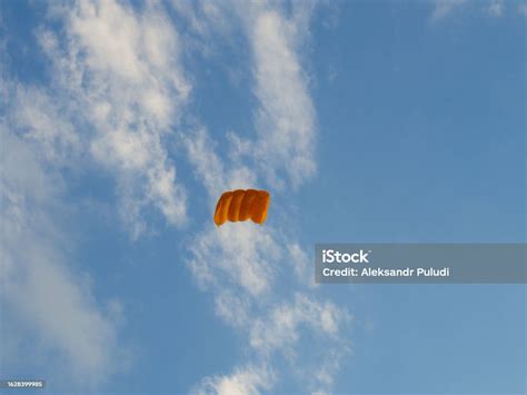 연 축제 하늘에 연입니다 하늘의 광경 바람은 힘과 같습니다 공기 물체 다양한 형태 관광에 대한 스톡 사진 및 기타 이미지 Istock