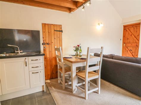 Bellas Cottage Halwill Junction Devon England Hot Tub Getaways Hot Tub Cottages Hot