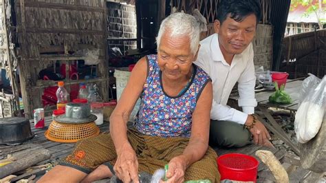 លោកយាយ សុឹម តន អត់បានទៅបោចល្ពាក់ទៀតទេ ថ្ងៃនេះ បុកក្រសាំងធ្វើម្ហុបបាយល្ងាច Youtube