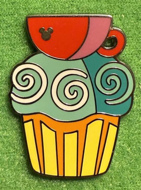 101134 Mad Tea Party Dlr Hidden Disney Series 2025 Wave B Cupcake