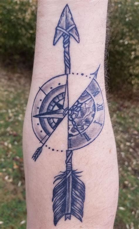 Black Arrow Native American Arrow Compass Steampunk Clock 11 11