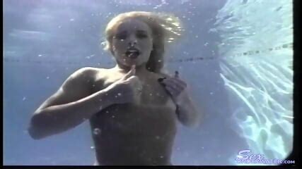 Sexunderwater E Girls Having Underwater Sex Las Vegas Pool Party