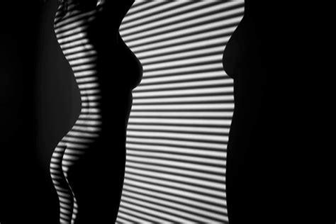 Black And White Nude Photo результатов — 7 203 изображения без