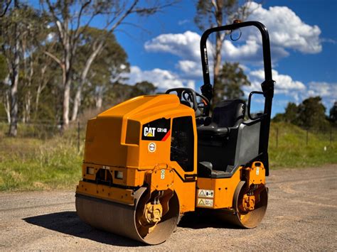 Caterpillar Cb14b 14t Dual Smooth Drum Roller Articulated Vibrating
