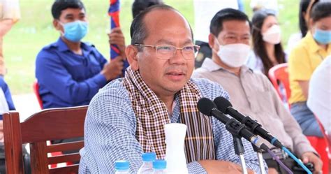 ឯកឧត្តម ម៉ៅ ធនិន អញ្ជើញចុះជួបសំណេះសំណាលសួរសុខទុក្ខកម្មករ កម្មការិនី រោងចក្រចំនួន២