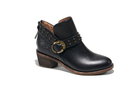 Melania Halsa Footwear