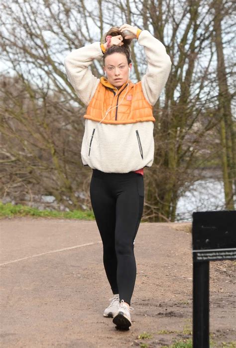 Olivia Wilde In A Black Leggings Does Her Morning Run In London Lacelebs Co