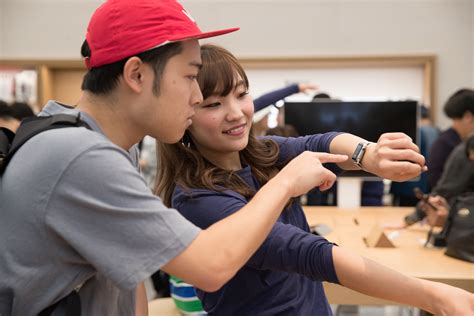 Apple、新宿に活気 Apple 日本