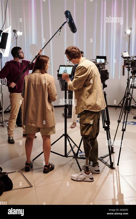 Disable Cameraman Pointing At Display Of Camera During Discussion Of